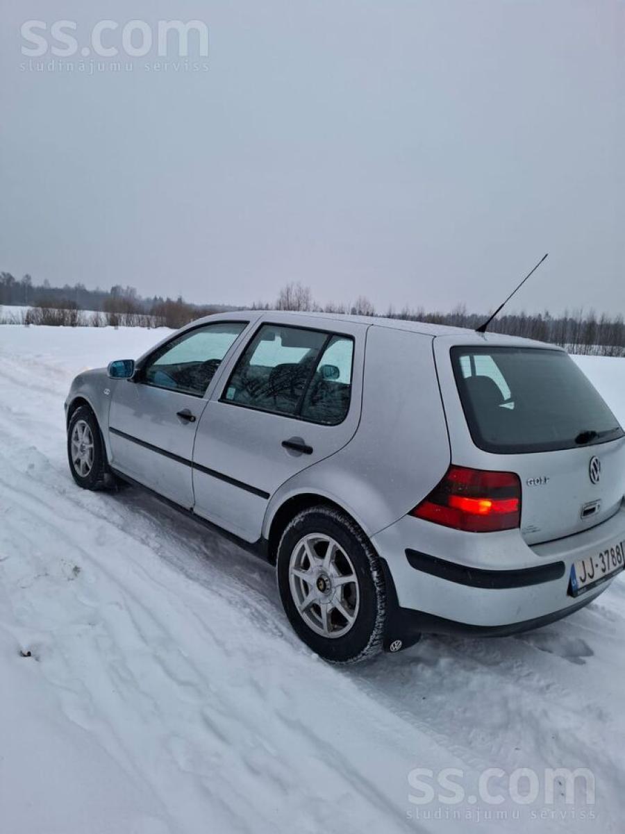 Volkswagen Golf 2001 Rīga, ar dzinēja tilpumu 1.60 L un nobraukumu 262 tūkst. km par 800 €, foto 8 vietnē AUTOMOTO.COM.LV