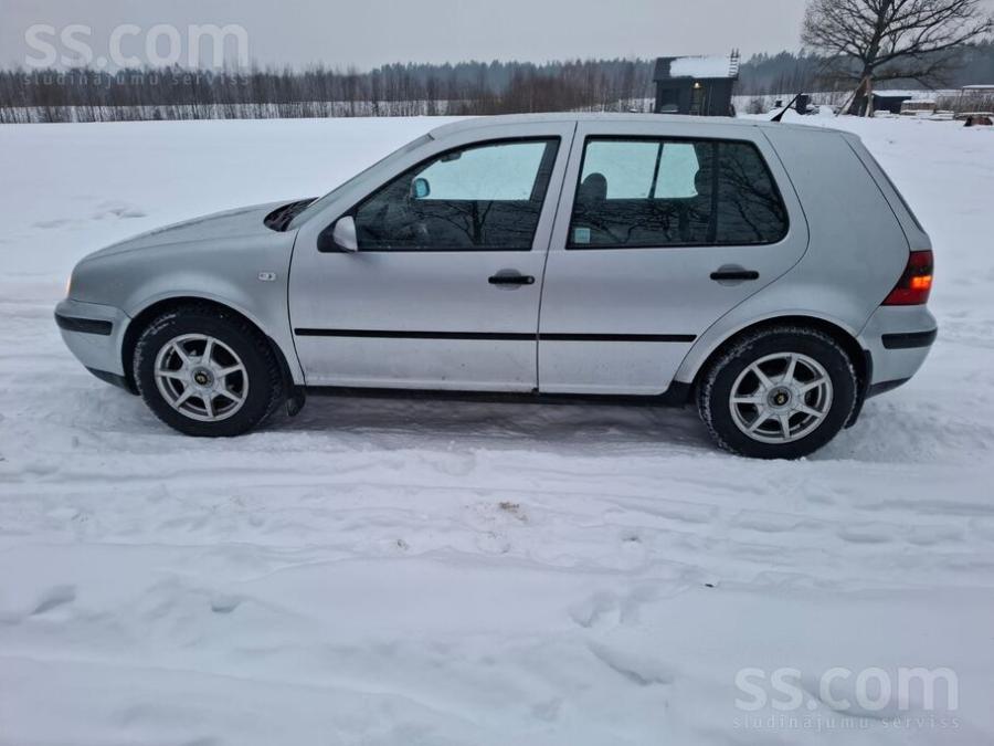 Volkswagen Golf 2001 Rīga, ar dzinēja tilpumu 1.60 L un nobraukumu 262 tūkst. km par 800 €, foto 9 vietnē AUTOMOTO.COM.LV