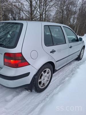 Volkswagen Golf 2001 Rīga, ar dzinēja tilpumu 1.60 L un nobraukumu 262 tūkst. km par 800 €, foto 10 vietnē AUTOMOTO.COM.LV