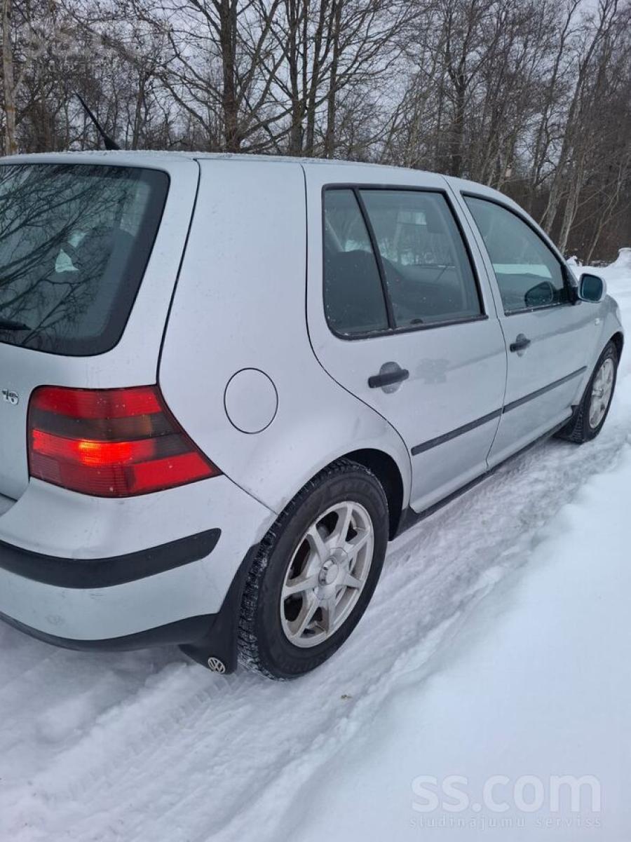 Volkswagen Golf 2001 Rīga, ar dzinēja tilpumu 1.60 L un nobraukumu 262 tūkst. km par 800 €, foto 10 vietnē AUTOMOTO.COM.LV
