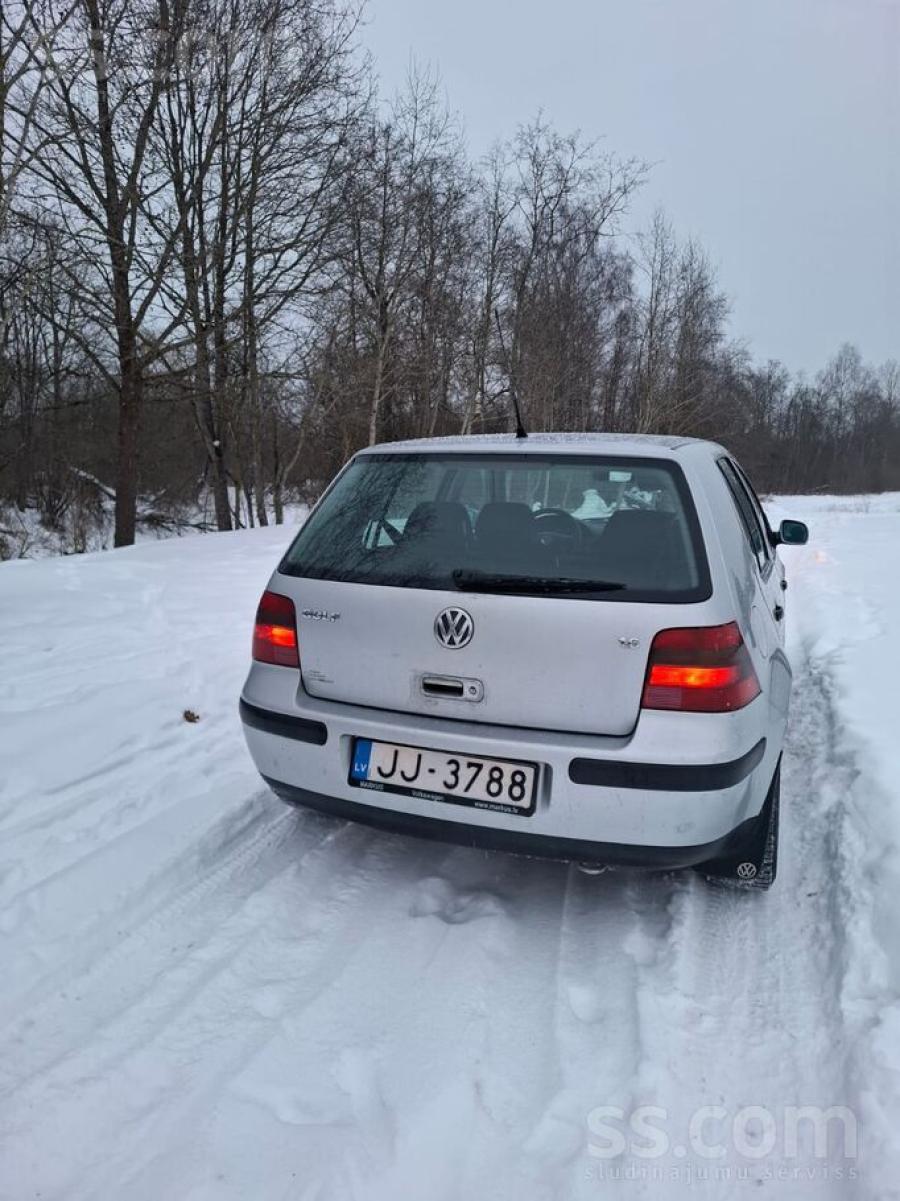 Volkswagen Golf 2001 Rīga, ar dzinēja tilpumu 1.60 L un nobraukumu 262 tūkst. km par 800 €, foto 11 vietnē AUTOMOTO.COM.LV