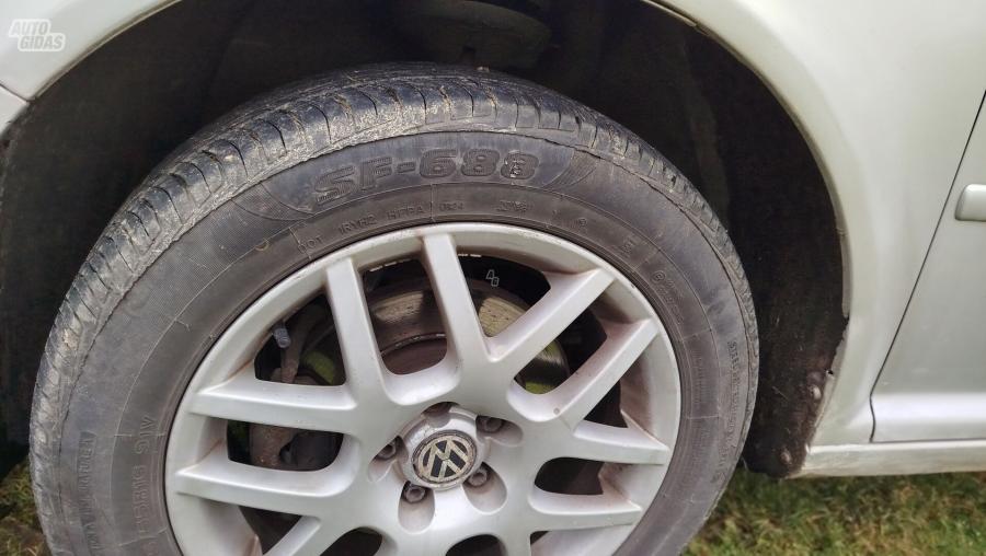 Volkswagen Golf 2001 Panevēža, ar dzinēja tilpumu 1.90 L un nobraukumu 500 tūkst. km par 800 €, foto 9 vietnē AUTOMOTO.COM.LV