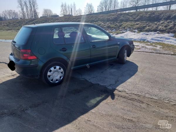Volkswagen Golf 2002 in Vilnius, with an engine capacity of 1.60 L and mileage of 295 thousand km for 850 €, photo 1 on AUTOMOTO.COM.LV