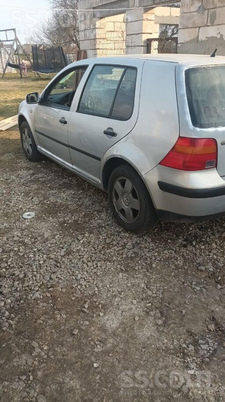Volkswagen Golf 2002 in Ogre, with an engine capacity of 1.60 L and mileage of 280 thousand km for 550 €, photo 4 on AUTOMOTO.COM.LV