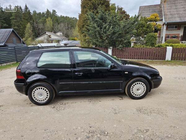 Volkswagen Golf 2002 Prienai, ar dzinēja tilpumu 1.60 L un nobraukumu 300 tūkst. km par 777 €, foto 5 vietnē AUTOMOTO.COM.LV