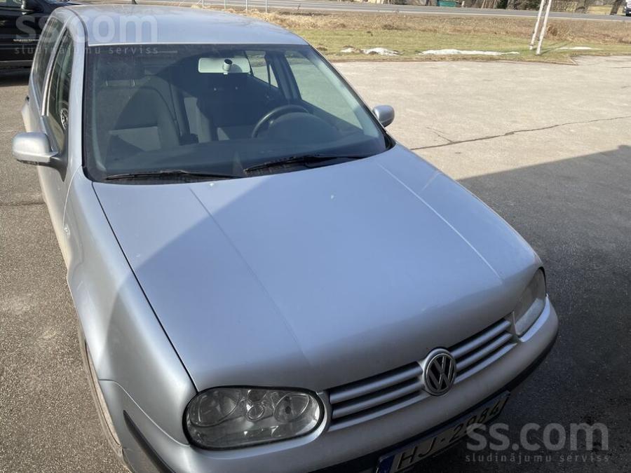 Volkswagen Golf 2002 in Cesis, with an engine capacity of 1.60 L and mileage of 256 thousand km for 1300 €, photo 1 on AUTOMOTO.COM.LV