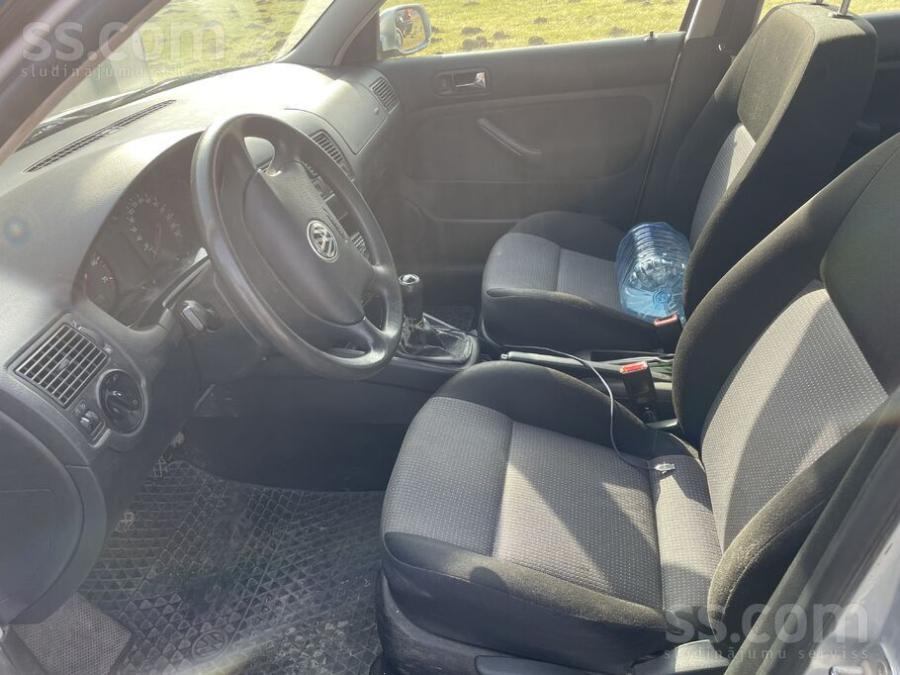 Volkswagen Golf 2002 in Cesis, with an engine capacity of 1.60 L and mileage of 256 thousand km for 1300 €, photo 5 on AUTOMOTO.COM.LV