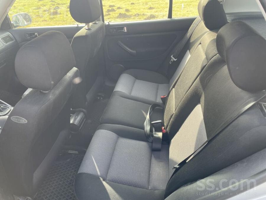Volkswagen Golf 2002 in Cesis, with an engine capacity of 1.60 L and mileage of 256 thousand km for 1300 €, photo 6 on AUTOMOTO.COM.LV