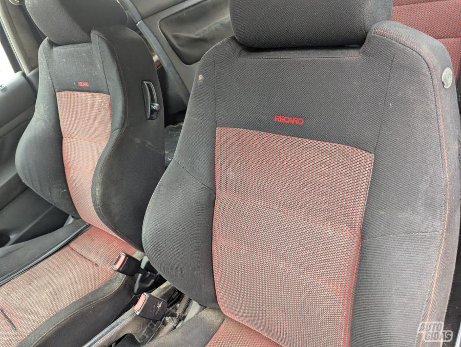 Volkswagen Golf 2002 Kauņa, ar dzinēja tilpumu 1.90 L un nobraukumu 500 tūkst. km par 499 €, foto 7 vietnē AUTOMOTO.COM.LV