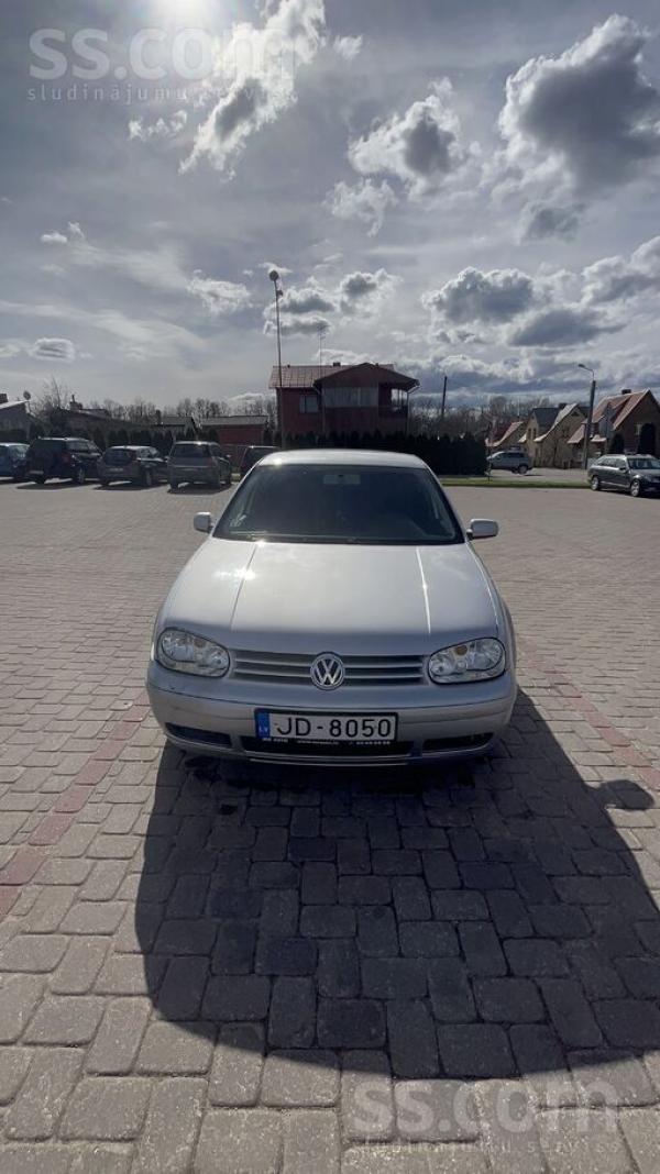 Volkswagen Golf 2003 in Valmiera, with an engine capacity of 1.60 L and mileage of 335 thousand km for 600 €, photo 2 on AUTOMOTO.COM.LV