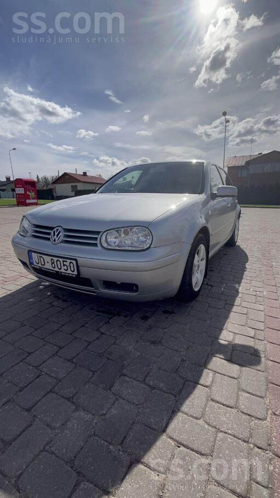 Volkswagen Golf 2003 in Valmiera, with an engine capacity of 1.60 L and mileage of 335 thousand km for 600 €, photo 4 on AUTOMOTO.COM.LV