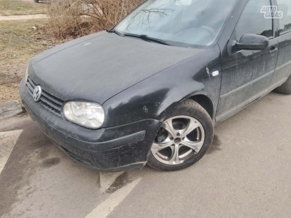 Volkswagen Golf 2003 in Vilnius, with an engine capacity of 1.60 L and mileage of 321 thousand km for 399 €, photo 1 on AUTOMOTO.COM.LV