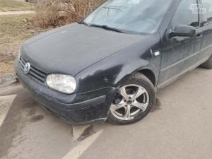 Volkswagen Golf 2003 in Vilnius, with an engine capacity of 1.60 L and mileage of 321 thousand km for 399 €, photo  on AUTOMOTO.COM.LV