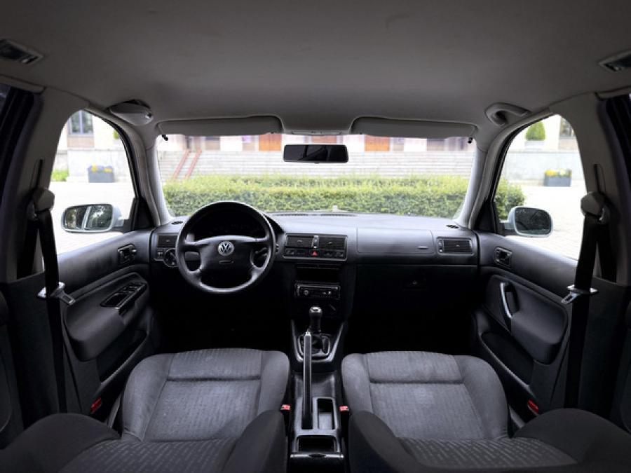 Volkswagen Golf 2003 in Tallinn, with an engine capacity of 1.60 L and mileage of 200 thousand km for 1499 €, photo 11 on AUTOMOTO.COM.LV
