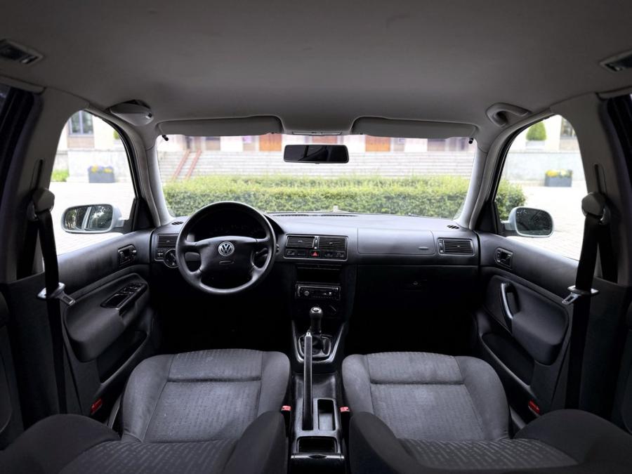 Volkswagen Golf 2003 in Tallinn, with an engine capacity of 1.60 L and mileage of 200 thousand km for 1499 €, photo 26 on AUTOMOTO.COM.LV