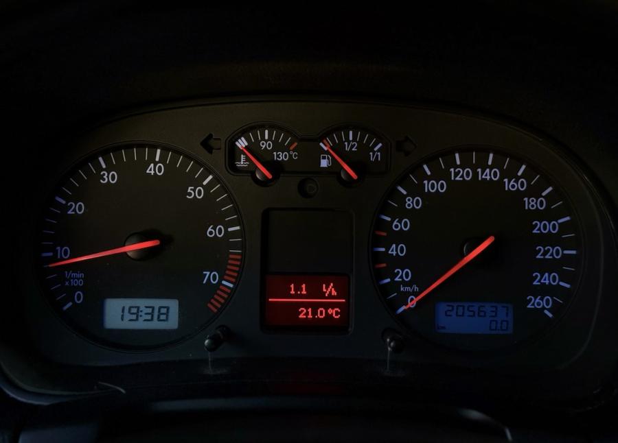 Volkswagen Golf 2003 in Tallinn, with an engine capacity of 1.60 L and mileage of 200 thousand km for 1499 €, photo 31 on AUTOMOTO.COM.LV