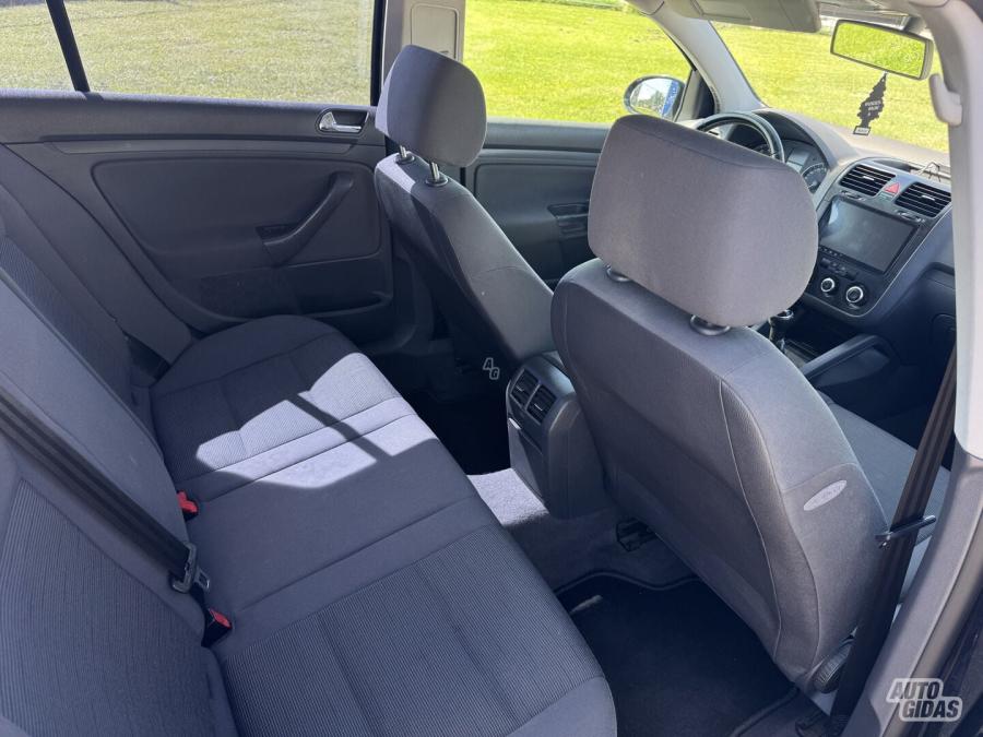 Volkswagen Golf 2003 in Panevezys, with an engine capacity of 1.40 L and mileage of 258 thousand km for 500 €, photo 8 on AUTOMOTO.COM.LV