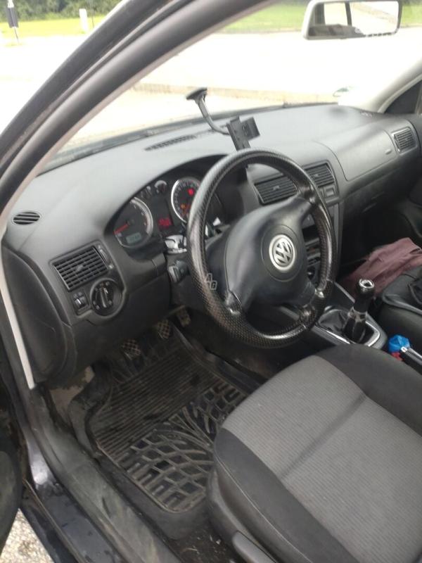 Volkswagen Golf 2003 Viļņa, ar dzinēja tilpumu 2.00 L un nobraukumu 218 tūkst. km par 1200 €, foto 9 vietnē AUTOMOTO.COM.LV