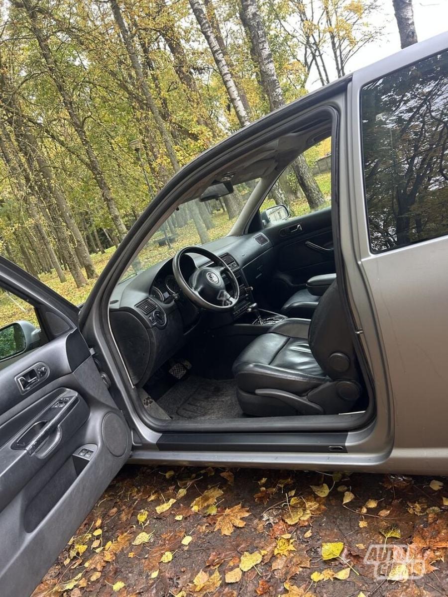 Volkswagen Golf 2003 in Panevezys, with an engine capacity of 1.80 L and mileage of 328 thousand km for 4500 €, photo 6 on AUTOMOTO.COM.LV