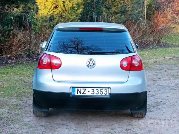 Volkswagen Golf 2004 in Ogre, with an engine capacity of 1.60 L and mileage of 159 thousand km for 1950 €, photo 5 on AUTOMOTO.COM.LV
