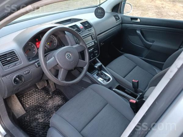 Volkswagen Golf 2004 in Ogre, with an engine capacity of 1.60 L and mileage of 159 thousand km for 1950 €, photo 10 on AUTOMOTO.COM.LV
