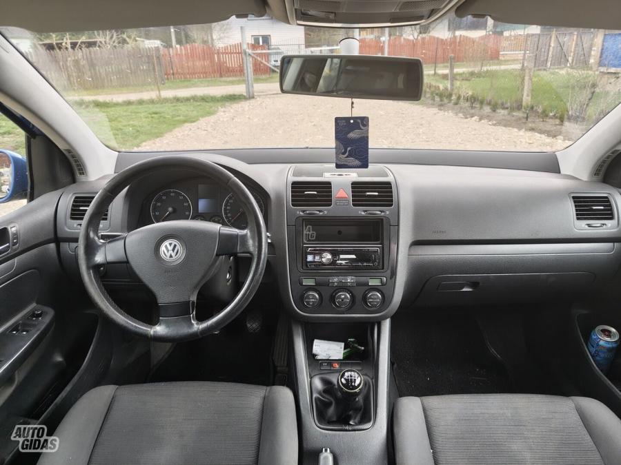 Volkswagen Golf 2004 in Jonava, with an engine capacity of 1.60 L and mileage of 266 thousand km for 2000 €, photo 10 on AUTOMOTO.COM.LV