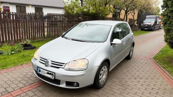 Volkswagen Golf 2004 in Vilnius, with an engine capacity of 1.60 L and mileage of 231 thousand km for 650 €, photo 1 on AUTOMOTO.COM.LV