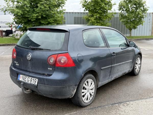 Volkswagen Golf 2004 in Panevezys, with an engine capacity of 1.90 L and mileage of 382 thousand km for 450 €, photo 8 on AUTOMOTO.COM.LV