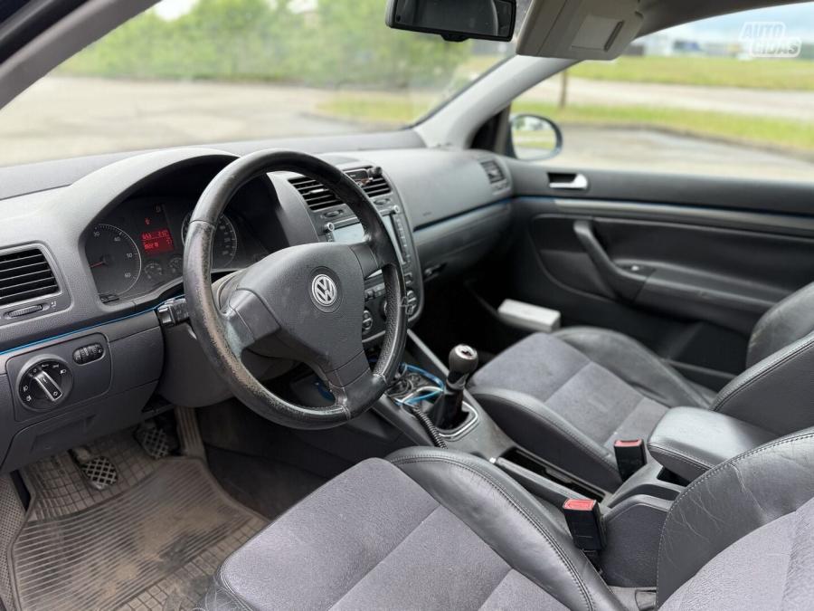 Volkswagen Golf 2004 Panevēža, ar dzinēja tilpumu 1.90 L un nobraukumu 382 tūkst. km par 450 €, foto 10 vietnē AUTOMOTO.COM.LV