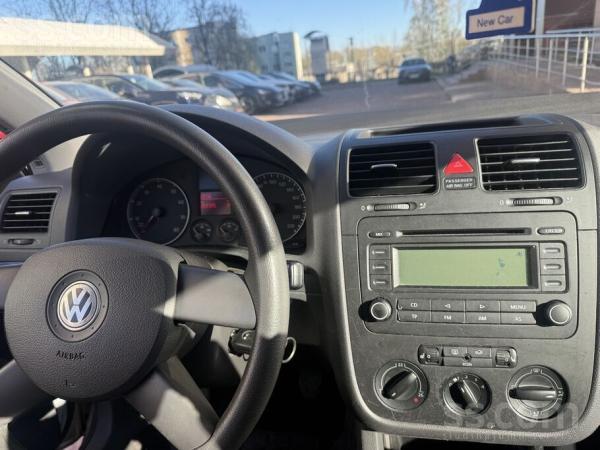 Volkswagen Golf 2004 in Riga, with an engine capacity of 1.40 L and mileage of 0 thousand km for 2400 €, photo 3 on AUTOMOTO.COM.LV