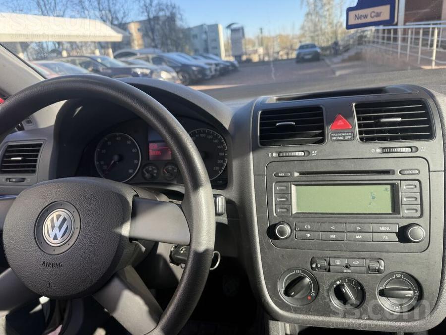 Volkswagen Golf 2004 Rīga, ar dzinēja tilpumu 1.40 L un nobraukumu 0 tūkst. km par 2400 €, foto 4 vietnē AUTOMOTO.COM.LV