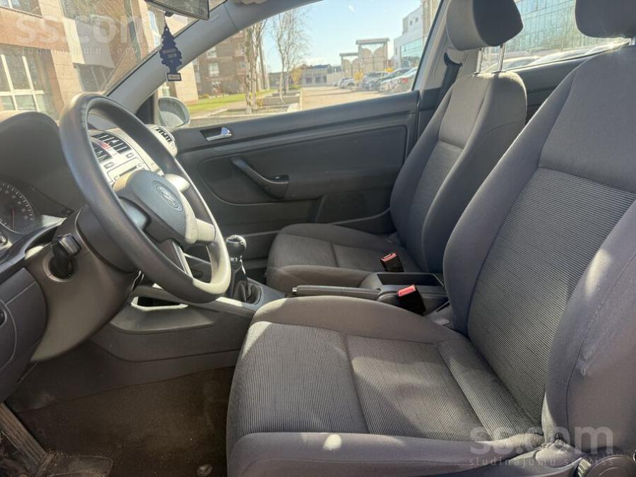 Volkswagen Golf 2004 Rīga, ar dzinēja tilpumu 1.40 L un nobraukumu 0 tūkst. km par 2400 €, foto 6 vietnē AUTOMOTO.COM.LV