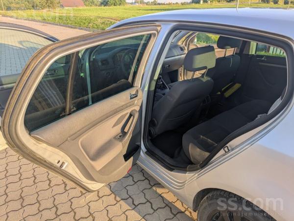 Volkswagen Golf 2004 Rēzekne, ar dzinēja tilpumu 1.90 L un nobraukumu 301 tūkst. km par 2000 €, foto 6 vietnē AUTOMOTO.COM.LV