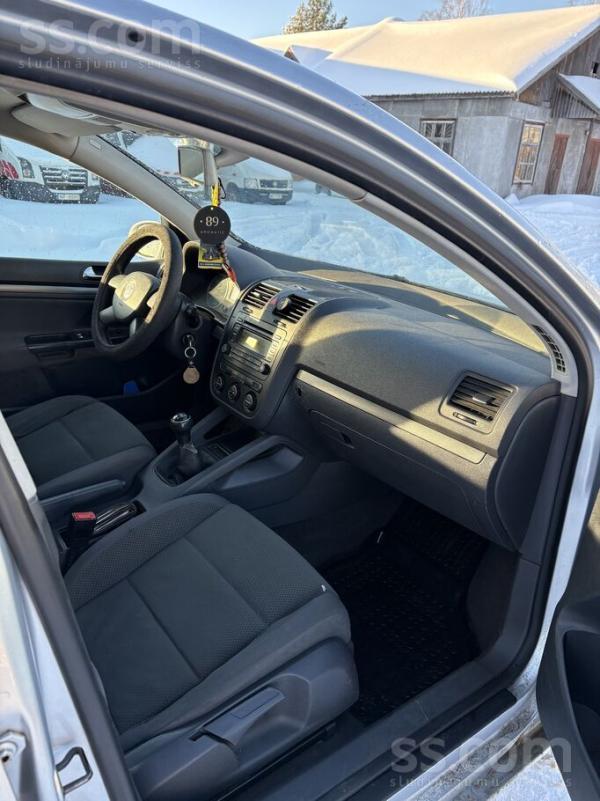 Volkswagen Golf 2004 Preiļi, ar dzinēja tilpumu 2.00 L un nobraukumu 265 tūkst. km par 1550 €, foto 5 vietnē AUTOMOTO.COM.LV