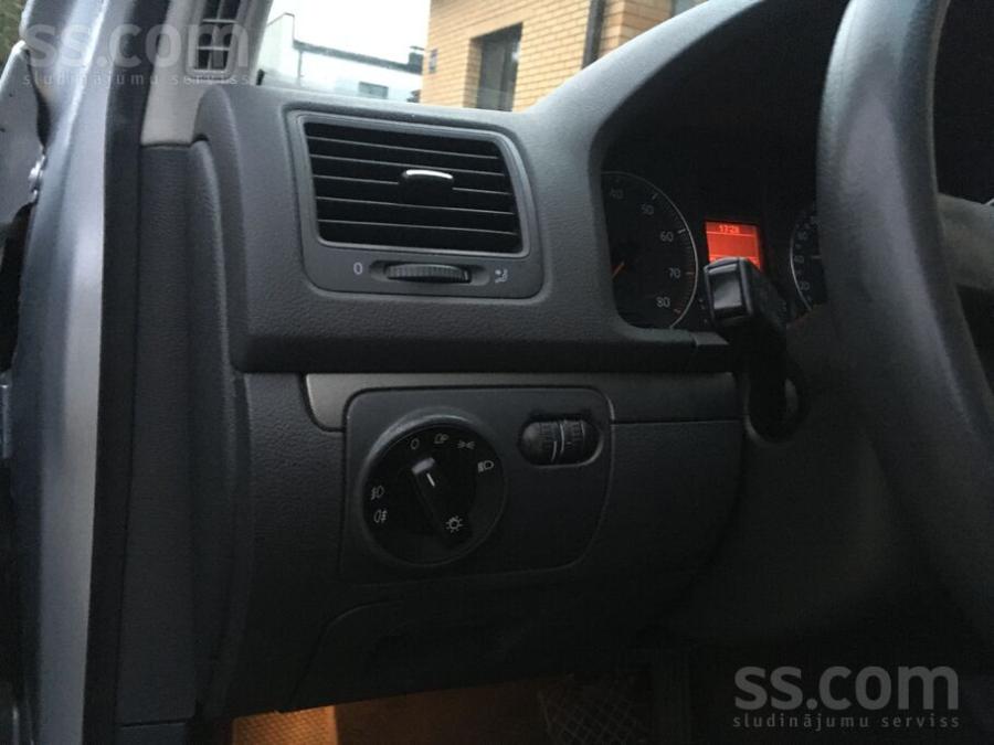 Volkswagen Golf 2004 in Riga, with an engine capacity of 1.60 L and mileage of 0 thousand km for 3500 €, photo 14 on AUTOMOTO.COM.LV