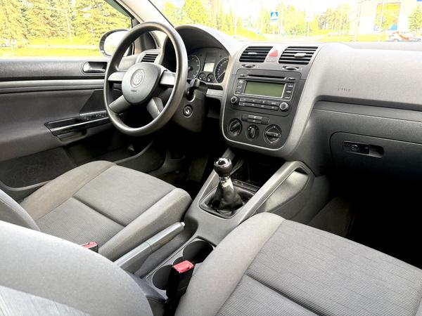 Volkswagen Golf 2004 Tallina, ar dzinēja tilpumu 1.40 L un nobraukumu 260 tūkst. km par 1999 €, foto 8 vietnē AUTOMOTO.COM.LV