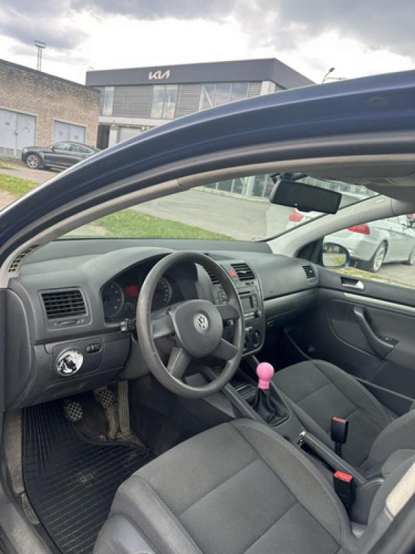 Volkswagen Golf 2004 in Narva, with an engine capacity of 1.40 L and mileage of 220 thousand km for 699 €, photo 9 on AUTOMOTO.COM.LV