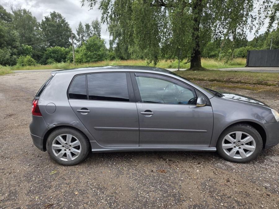 Volkswagen Golf 2004 Plungė, ar dzinēja tilpumu 1.90 L un nobraukumu 459 tūkst. km par 999 €, foto 8 vietnē AUTOMOTO.COM.LV