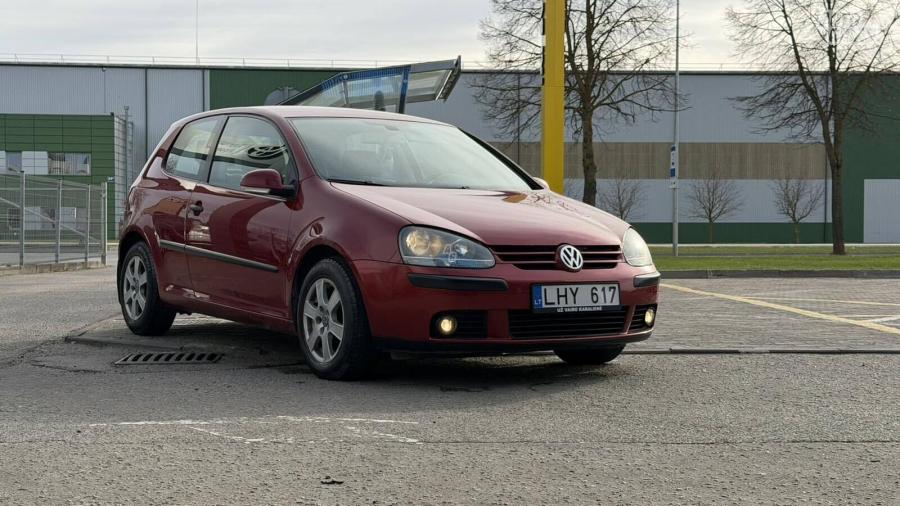 Volkswagen Golf 2004 in Siauliai, with an engine capacity of 1.60 L and mileage of 210 thousand km for 1450 €, photo 3 on AUTOMOTO.COM.LV