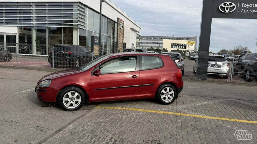 Volkswagen Golf 2004 in Siauliai, with an engine capacity of 1.60 L and mileage of 210 thousand km for 1450 €, photo 4 on AUTOMOTO.COM.LV