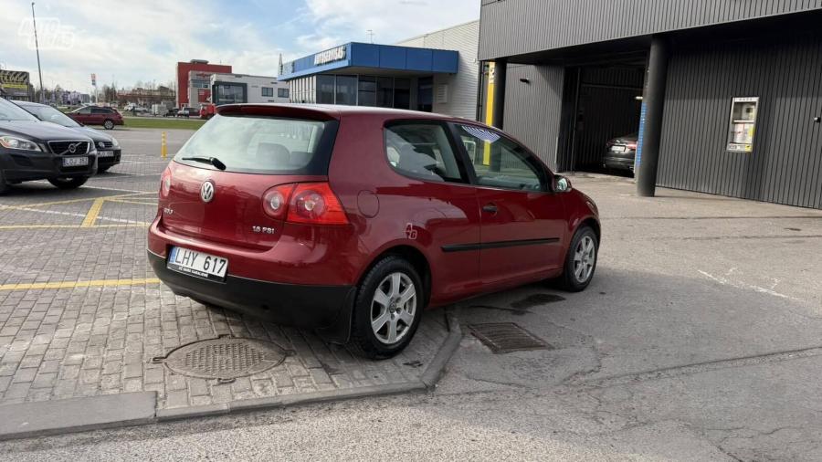 Volkswagen Golf 2004 in Siauliai, with an engine capacity of 1.60 L and mileage of 210 thousand km for 1450 €, photo 7 on AUTOMOTO.COM.LV