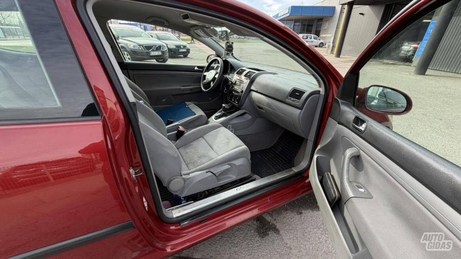 Volkswagen Golf 2004 in Siauliai, with an engine capacity of 1.60 L and mileage of 210 thousand km for 1450 €, photo 11 on AUTOMOTO.COM.LV
