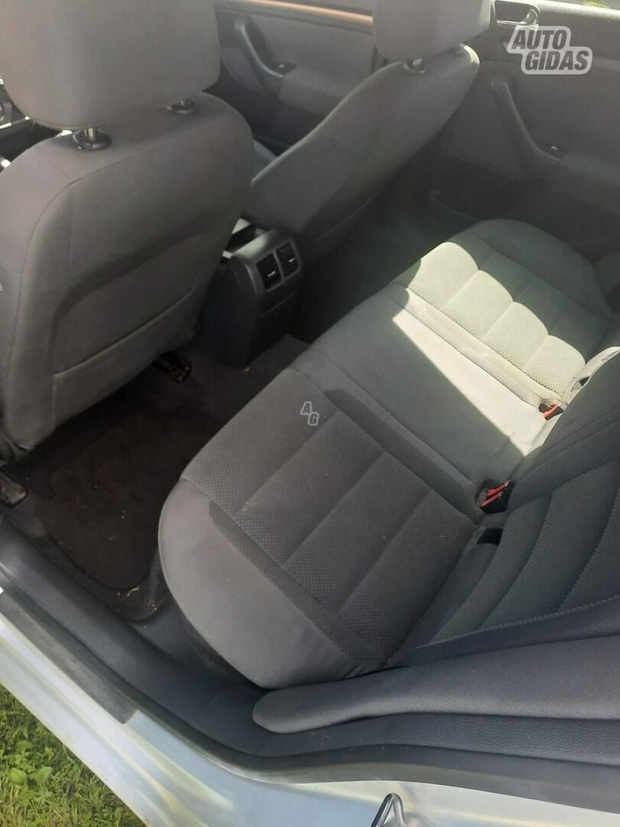Volkswagen Golf 2004 Prienai, ar dzinēja tilpumu 1.90 L un nobraukumu 40 tūkst. km par 700 €, foto 8 vietnē AUTOMOTO.COM.LV