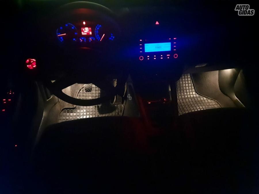 Volkswagen Golf 2004 Prienai, ar dzinēja tilpumu 1.90 L un nobraukumu 40 tūkst. km par 700 €, foto 10 vietnē AUTOMOTO.COM.LV