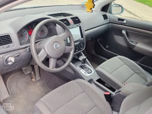 Volkswagen Golf 2004 in Vilnius, with an engine capacity of 1.60 L and mileage of 236 thousand km for 1950 €, photo 9 on AUTOMOTO.COM.LV