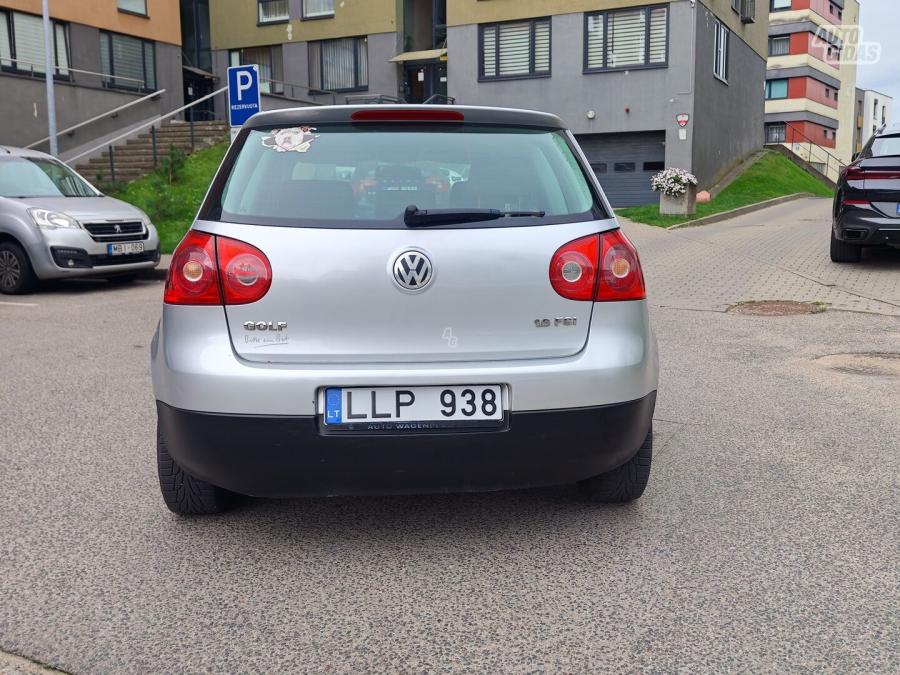 Volkswagen Golf 2004 in Vilnius, with an engine capacity of 1.60 L and mileage of 236 thousand km for 1950 €, photo 11 on AUTOMOTO.COM.LV