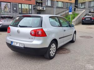 Volkswagen Golf 2004 Viļņa, ar dzinēja tilpumu 1.60 L un nobraukumu 236 tūkst. km par 1950 €, foto  vietnē AUTOMOTO.COM.LV