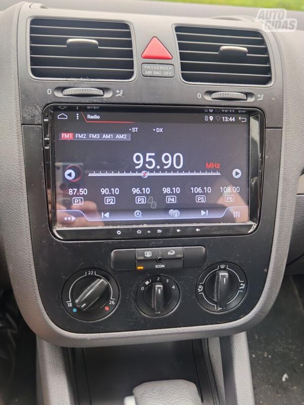 Volkswagen Golf 2004 Viļņa, ar dzinēja tilpumu 1.60 L un nobraukumu 236 tūkst. km par 1950 €, foto 6 vietnē AUTOMOTO.COM.LV