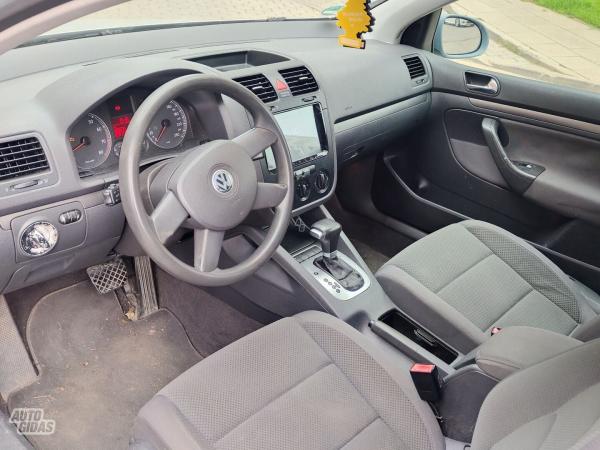 Volkswagen Golf 2004 Viļņa, ar dzinēja tilpumu 1.60 L un nobraukumu 236 tūkst. km par 1950 €, foto 9 vietnē AUTOMOTO.COM.LV