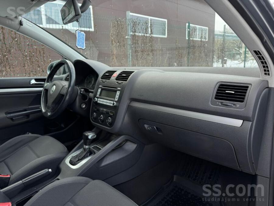 Volkswagen Golf 2005 in Riga, with an engine capacity of 1.90 L and mileage of 262 thousand km for 1650 €, photo 8 on AUTOMOTO.COM.LV